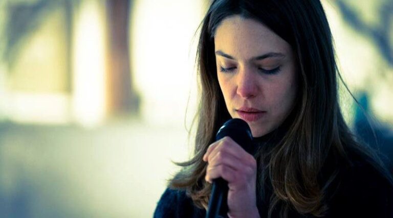 Δεληγιάννειο Παρθεναγωγείο: Δείτε πως είναι στα 38 της η ''Αλίκη''